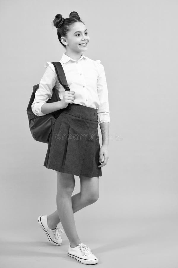 Volver A La Escuela Escolar Adolescente Con Uniforme Escolar Y Mochila