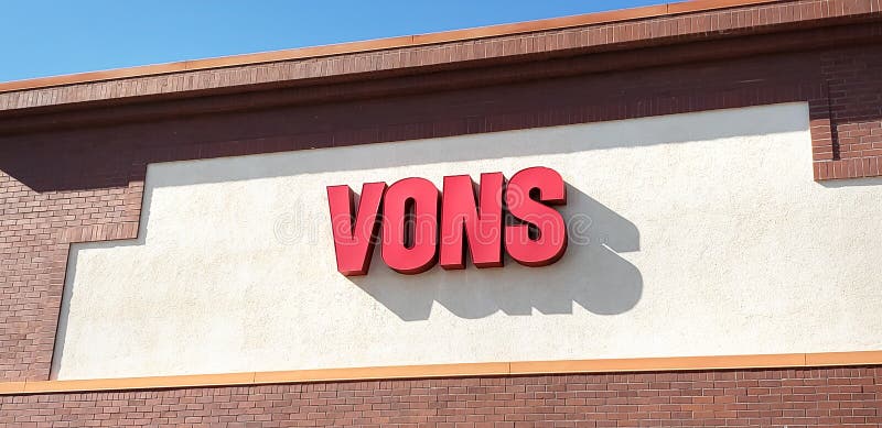 Vons grocery store sign editorial stock image. Image of cart - 161033644