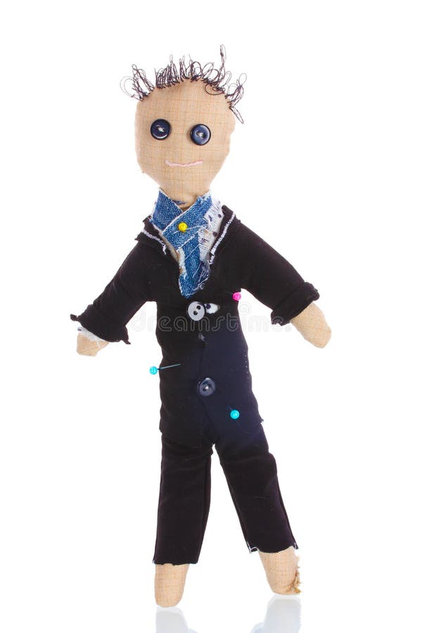 Boneca Voodoo Perfurada Com Agulha Rodeada Por Elementos Cerimoniais ...