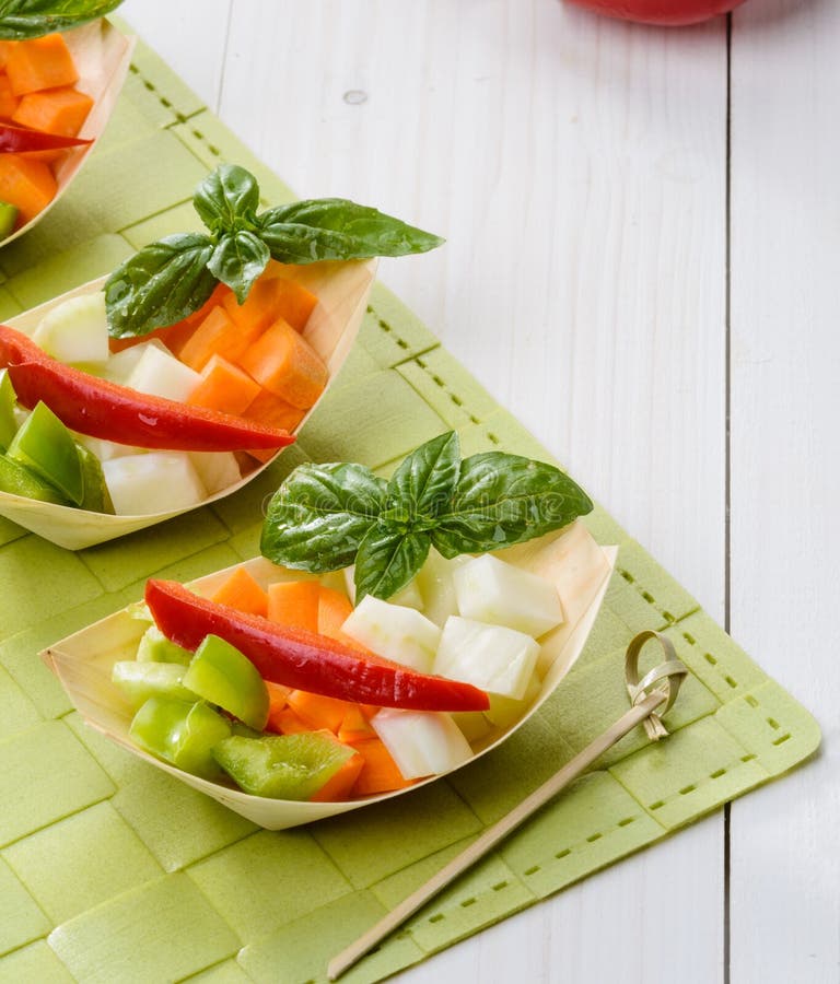 Voorgerecht Met Rauwe Groenten Stock Foto - Image of klein ...