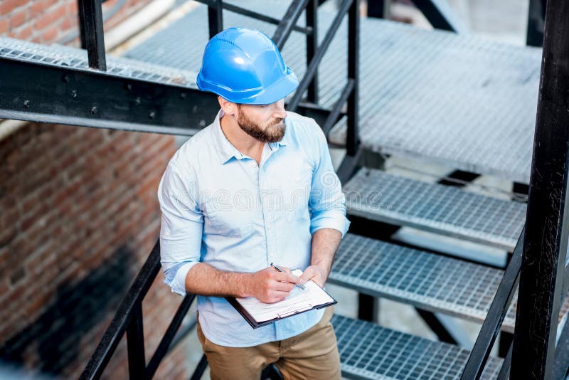 Vorarbeiter Auf Der Strukturtreppe Stockfoto - Bild von ingenieur, blau ...