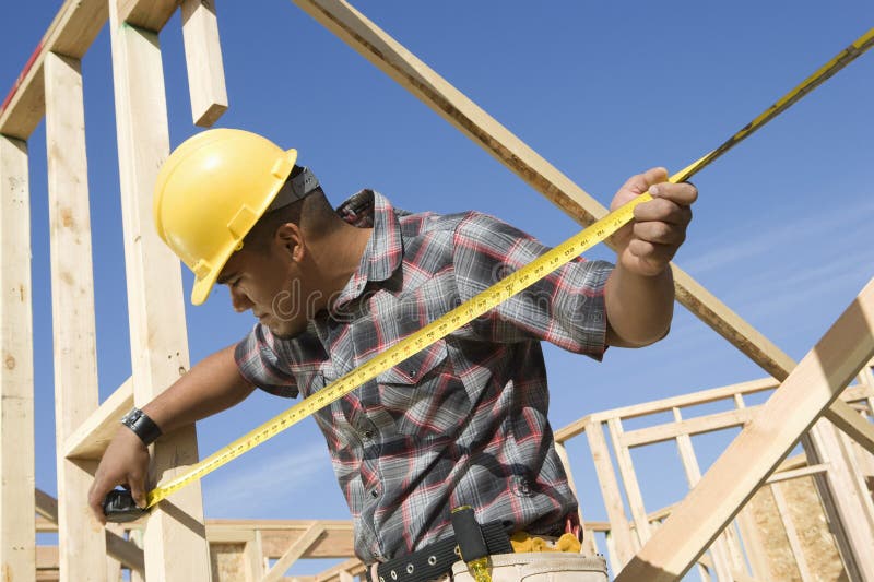 Vorarbeiter-Examining Framework at-Standort Stockbild - Bild von ...