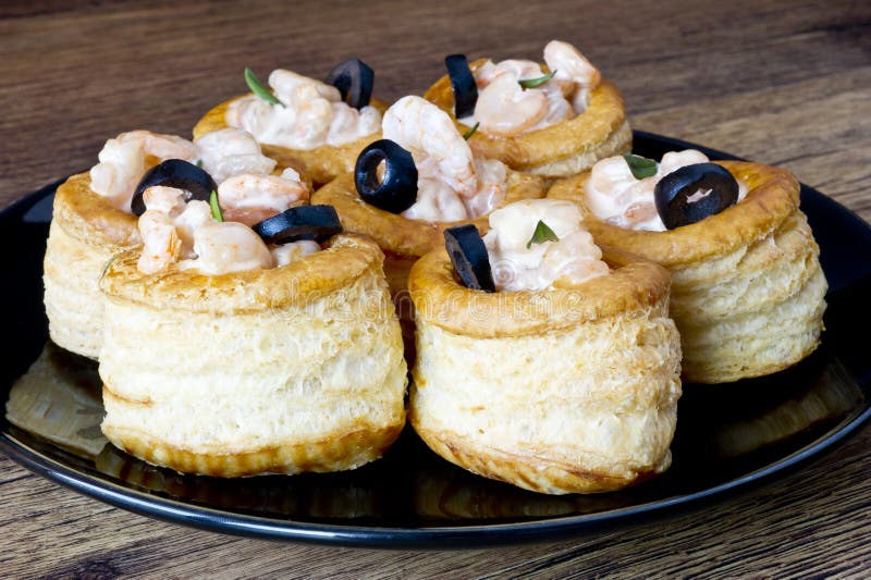 Voulevant Con Los Camarones Y La Salsa De Las Aceitunas Imagen de ...