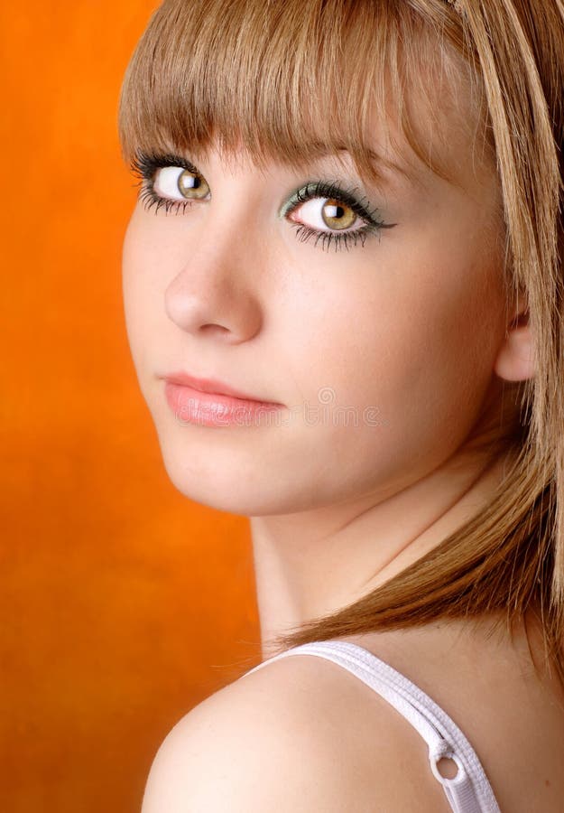 Yeux noisette photo stock. Image du noisette, yeux - 666562