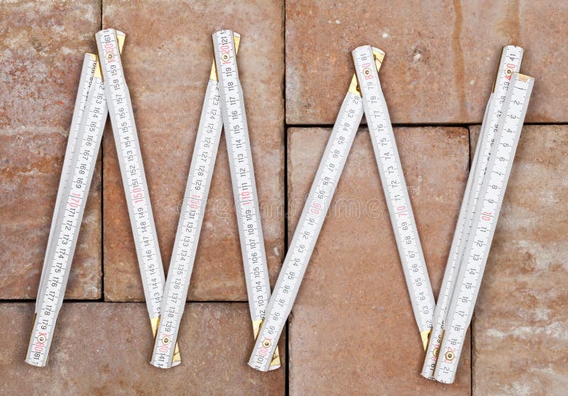 Vouwmeter met potlood stock afbeelding. Image of instrument - 39285015