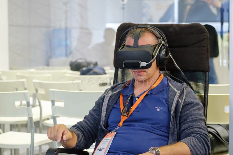 VR Conference Visitor Tests Virtual Reality Helmet Editorial Stock ...