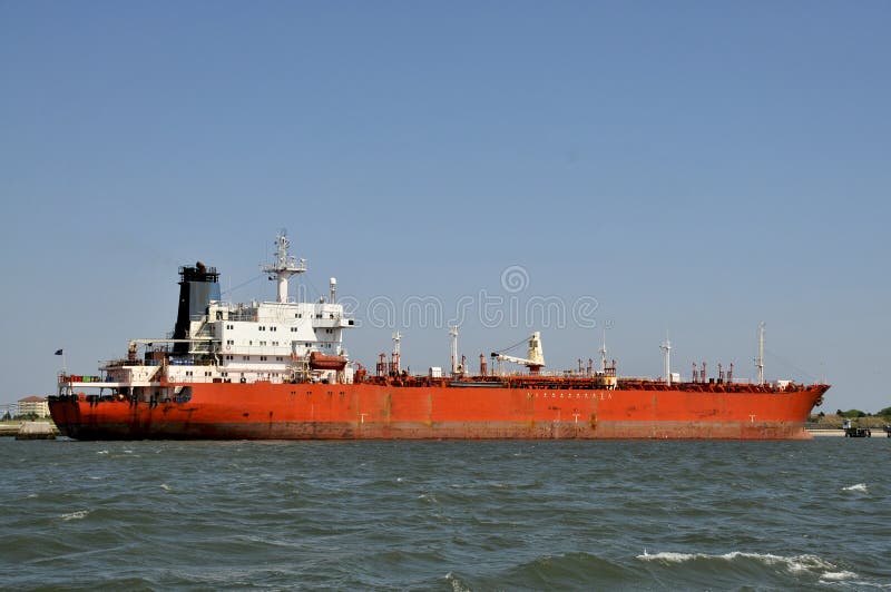 Vrachtschip stock foto. Image of vervoerder, industrie - 14112950