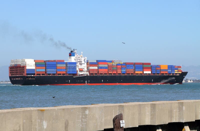 Vrachtschip stock afbeelding. Image of apparatuur, groot - 25442827