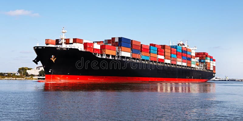 Vrachtschip stock afbeelding. Afbeelding bestaande uit logistiek - 910613