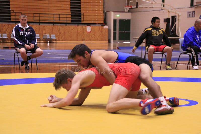 Vrij Slag Het Worstelen Uitdaging Redactionele Afbeelding - Image of ...