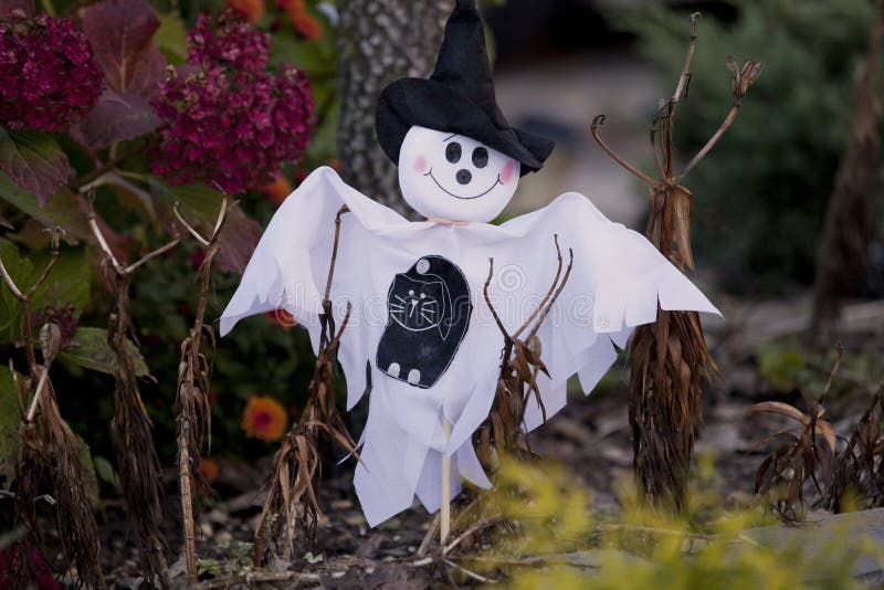Vrolijk spook. stock foto. Image of seizoen, tuin, spook - 32197076