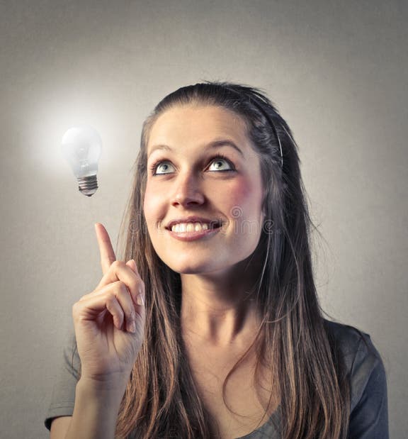 Vrouw glimlachend stock foto. Image of licht, gelukkig - 30759126