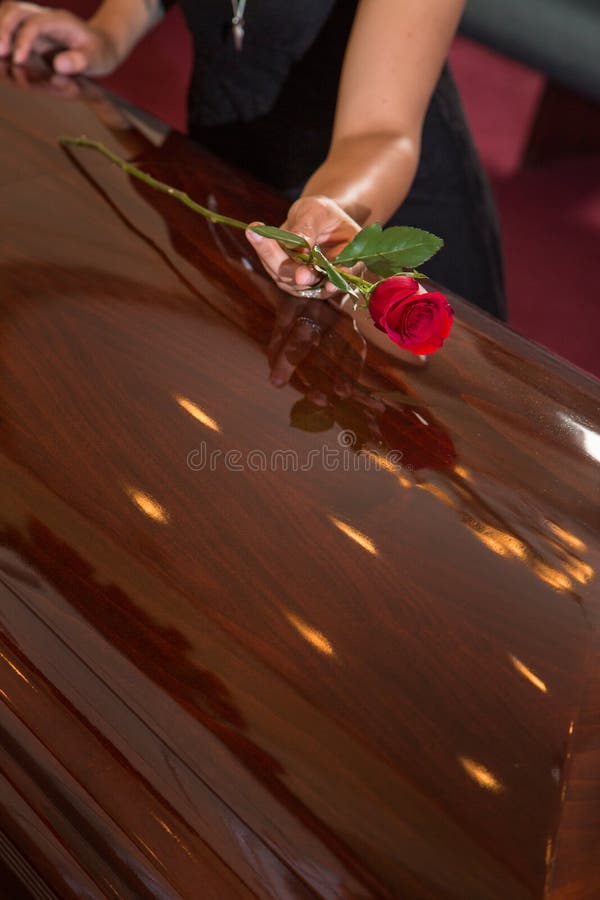 Vrouw het rouwen stock foto. Image of dood, matrijs, zorg - 56464398