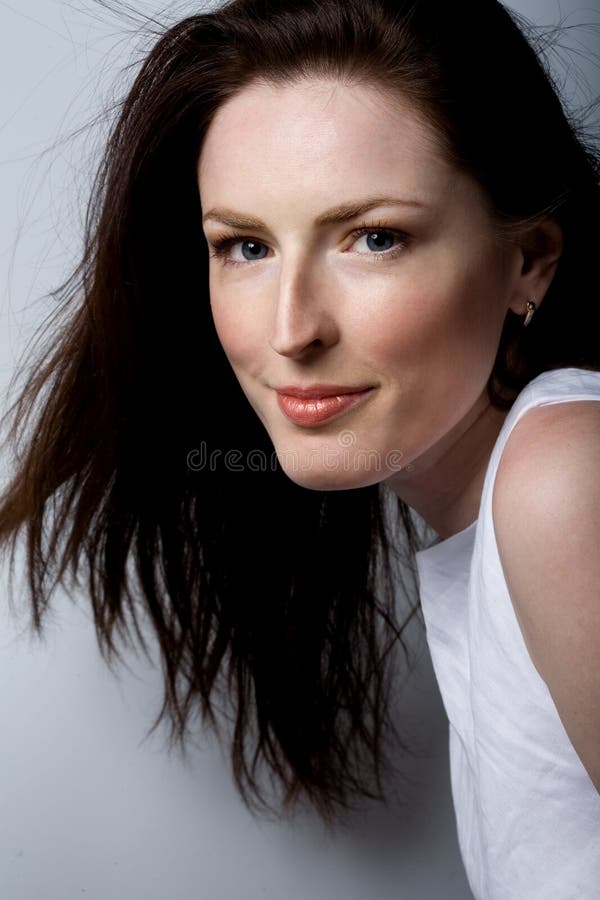 Vrouw met mooi haar stock afbeelding. Image of levensstijl - 2634293