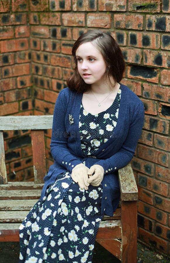 Vrouw Van Wereldoorlog Twee Era Stock Foto - Image of ernst, schoonheid ...