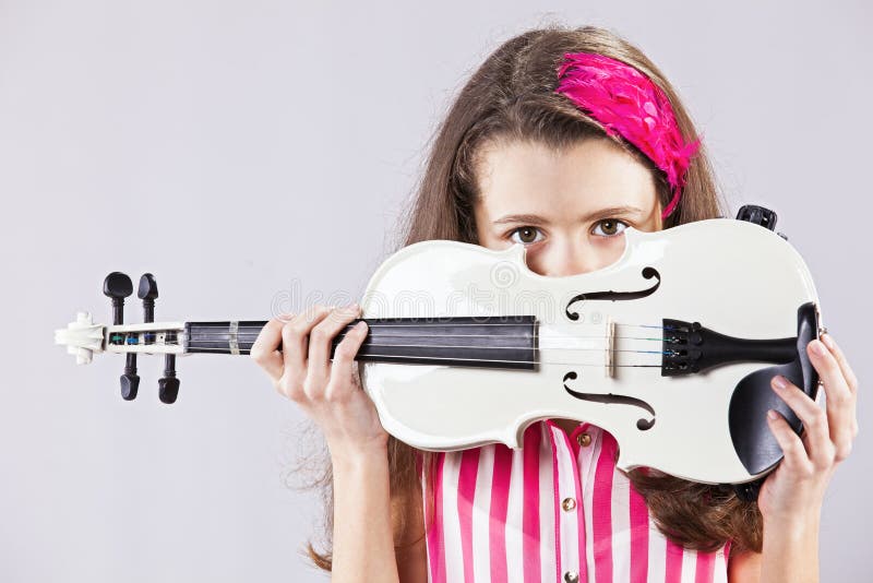 Vrouwelijk Kind Die De Viool Spelen Stock Foto - Image of leer, leren ...