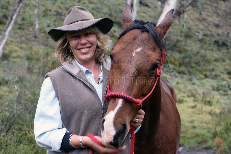 Vrouwelijke ruiter stock afbeelding. Image of liefde, struik - 8342475