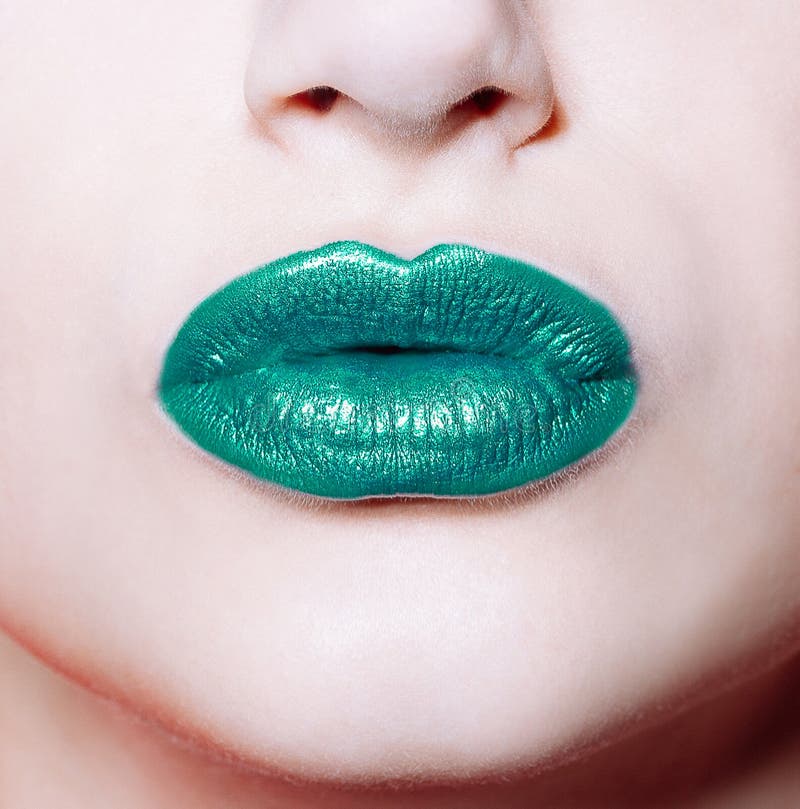 Vrouwenlippen Met Glanzende Groene Lippenstift Stock Foto - Image of ...