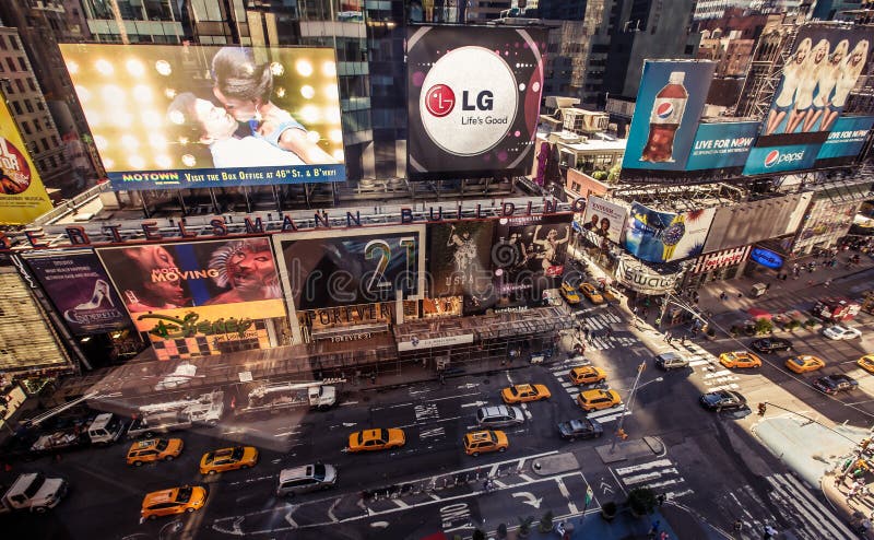 Le Times Square Est Un Iconicplace De New York City Image stock ...