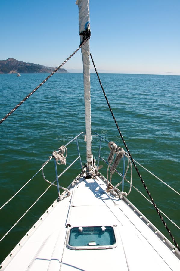 Vue De La Proue D'un Yacht. Image stock - Image du yacht, port: 11051821