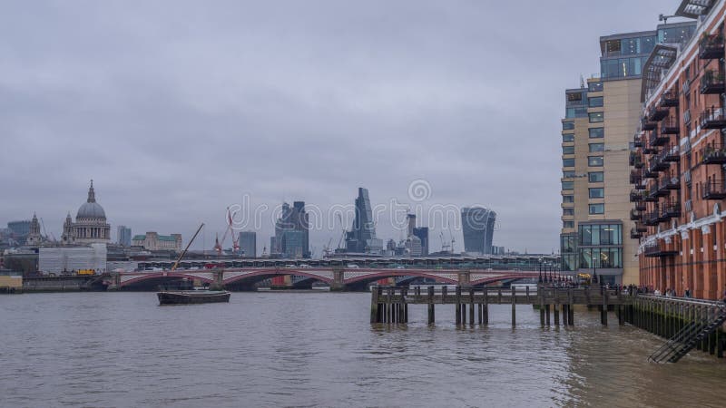 Vue de la Tamise image éditorial. Image du urbain, passerelle - 82550755