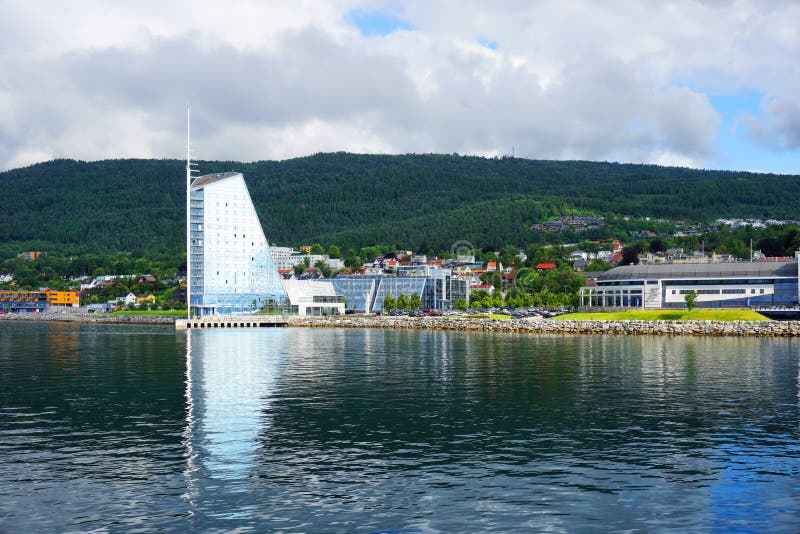 Ville norvégienne, Molde photo stock. Image du norway - 66417486