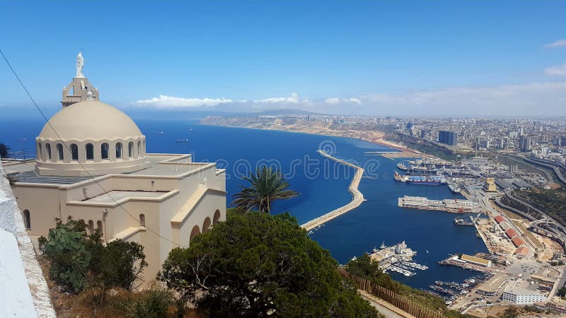 Vue de la mosquée d'Oran image stock. Image du congé - 96365895