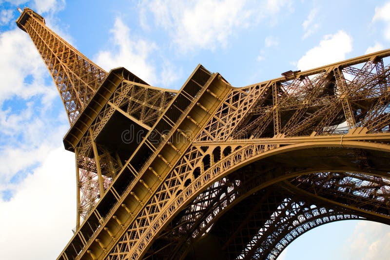 Tour Eiffel, Vue De Dessous, Paris Image stock - Image du cityscape ... Tour Eiffel, Vue De Dessous, Paris Image stock - Image du cityscape ...