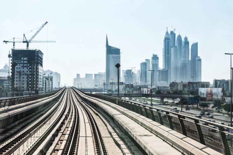 Vue Sur La Route De Souterrain Sur La Ville Du Centre Dubaï ...