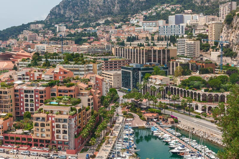 Vue sur le Monaco photo stock. Image du marina, montagne - 67462044