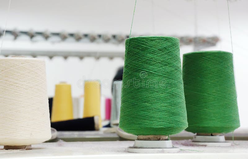Vuelta del hilado imagen de archivo. Imagen de handmade - 24470895