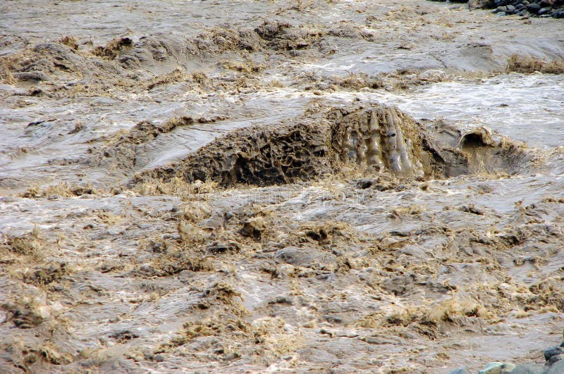 Vuil water stock foto. Image of rafelen, drempels, rivier - 21643730