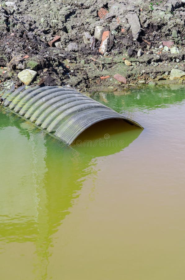 Vuil water stock foto. Image of gebied, modder, stroom - 31139148
