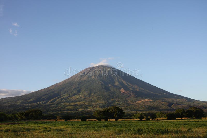 Vulcão de Chinchontepec imagem de stock. Imagem de montanha - 7328603