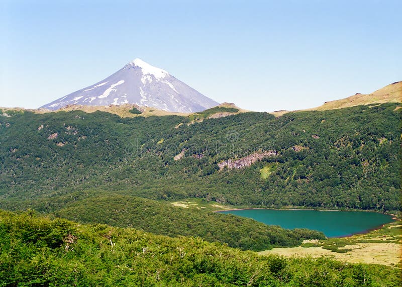 Volcan Lanin, Patagonia, Argentina Foto de Stock - Imagem de patagonia ...