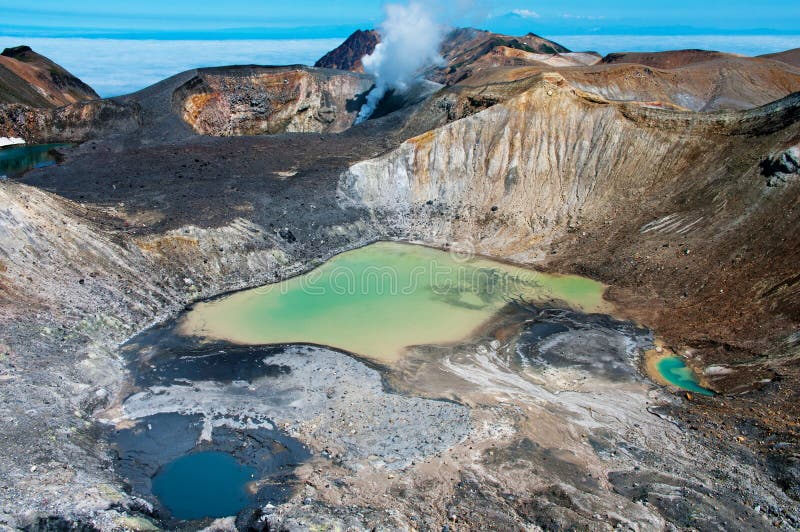 Vulcano Ebeko, Isola Paramushir, Russia Immagine Stock - Immagine di ...