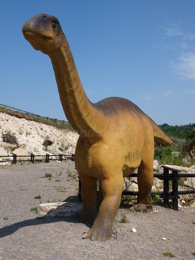 Vulcanodon, Baltow, Polonia Fotografía editorial - Imagen de figuras ...