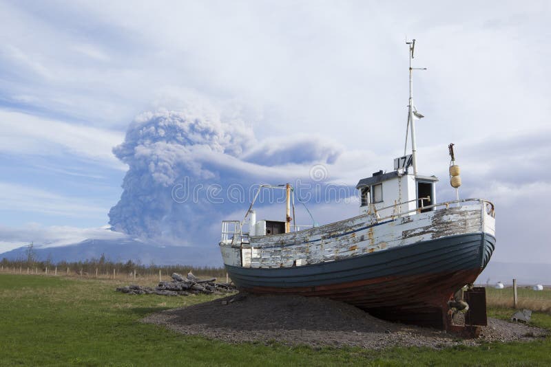 Vulkanisch Beeld, Boot Klaar Voor De Vloed Van Noha Redactionele ...
