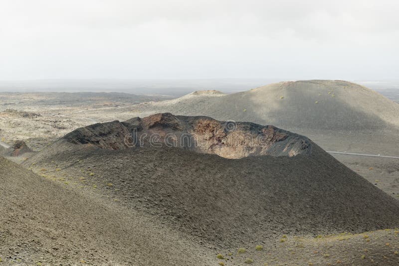 Vulkankrater Lanzarote-Timanfaya In Canaries Stockbild - Bild von wüste ...