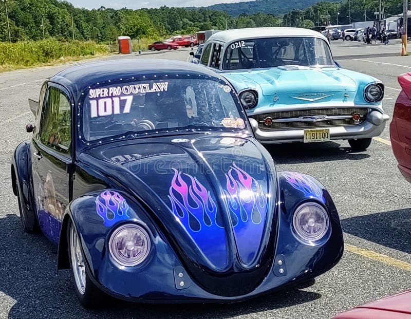 VW-Rennwagen mit Flammen redaktionelles stockfoto. Bild von rennen ...