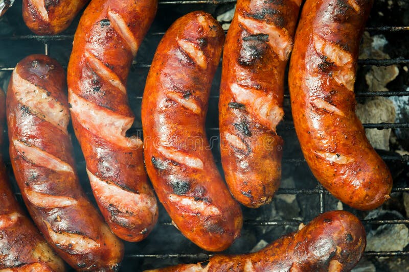 Würste Grillwürste Gegrillte Wurst Mit Pilzknoblauchtomaten Und ...