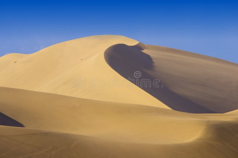 Wüste Gobi, Sanddünen stockbild. Bild von einsam, hügel - 11041351