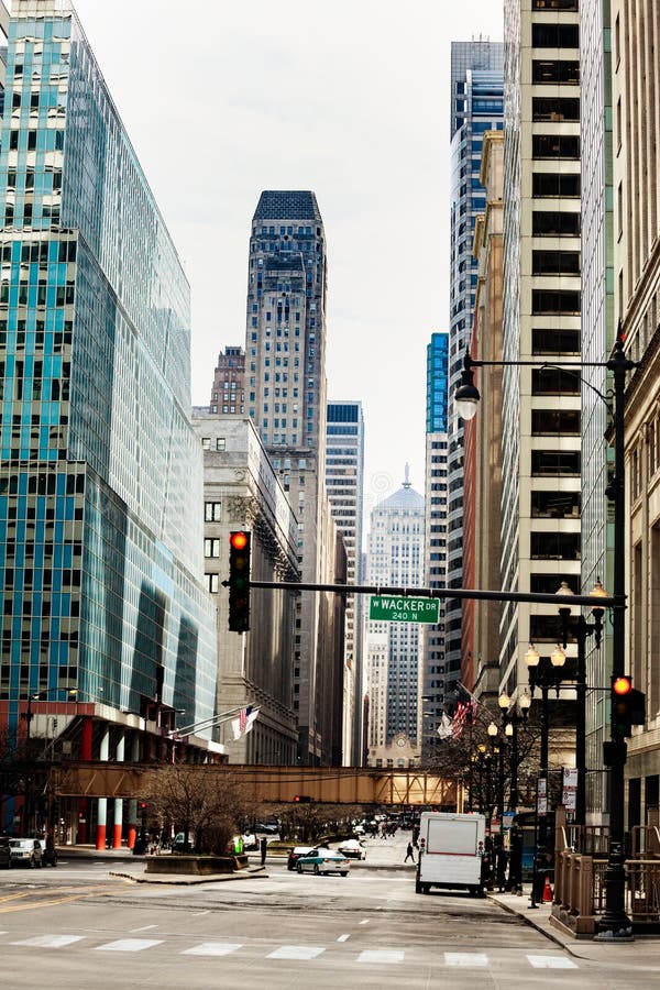 Wacker Drive at Wabash Street. Chicago River and Cityscape. Chic Stock ...