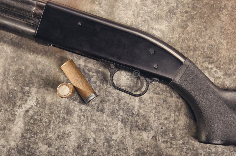 Waffe Schrotflintenkonzept Schwarze Schrotflinte Und Munition Stockfoto ...