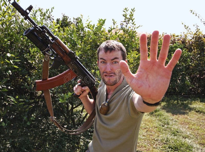 Waffe und Mann stockbild. Bild von mann, gesetz, hand - 3309185