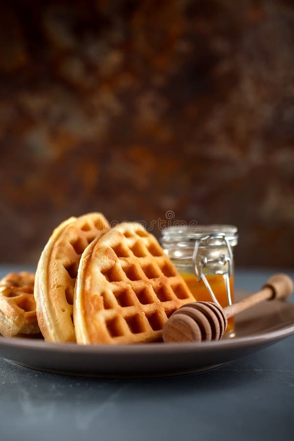 Waffel mit Honig stockbild. Bild von mittagessen, selbstgemacht - 73639231