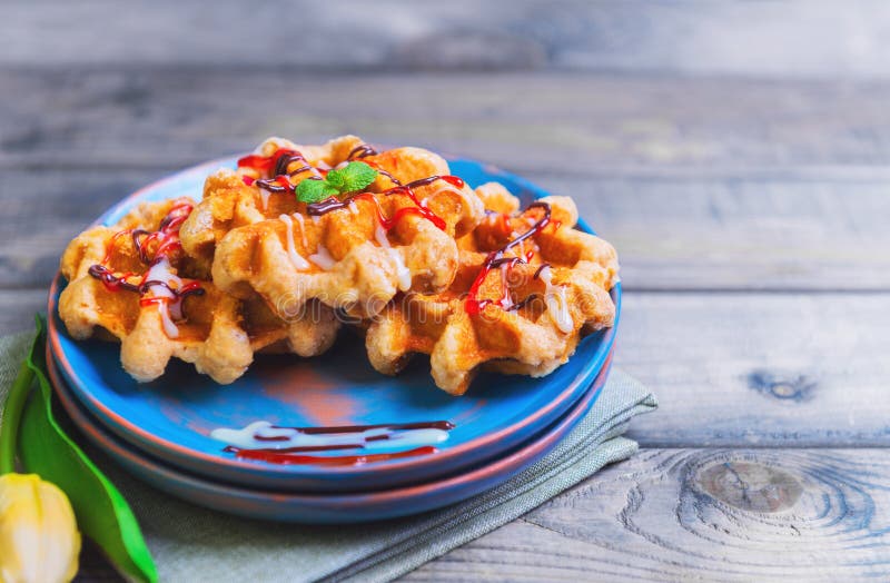Waffles Redondos Quentes Prontos Para Comer Receita Belga Os Waffles Na ...