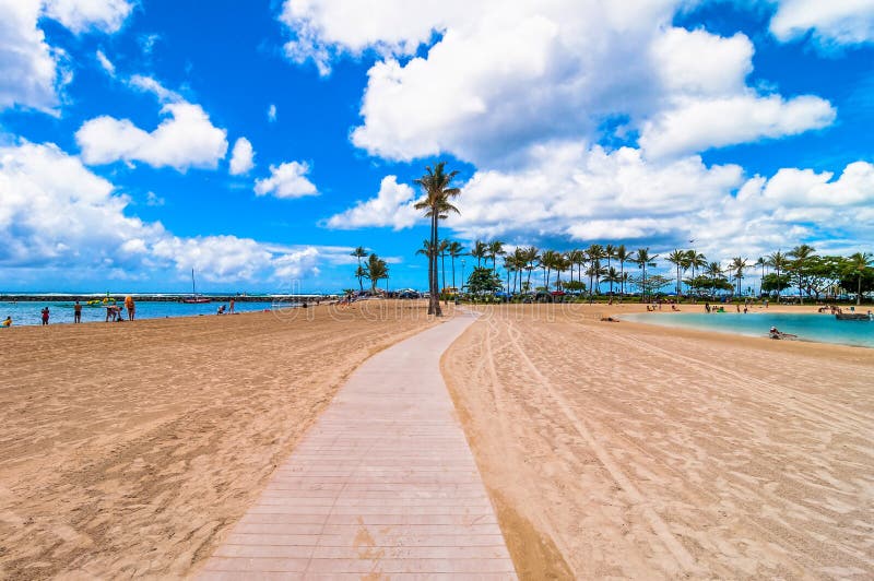 Plaża Waikiki W Honolulu, Hawaje Obraz Editorial - Obraz złożonej z ...