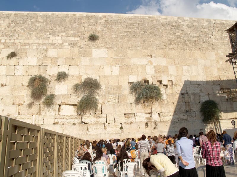 Wailing Wall in Jerusalem, Israel Editorial Photo - Image of crowd ...