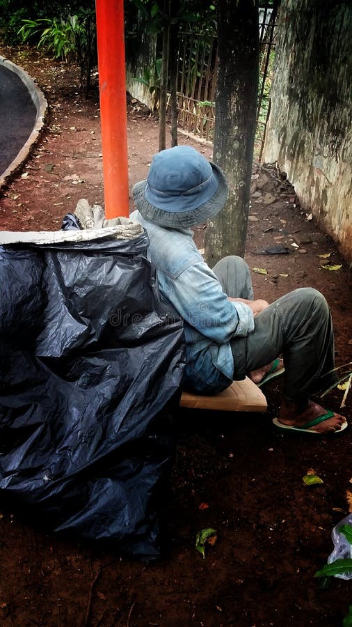 Pickers Unwind Stock Photos - Free & Royalty-Free Stock Photos from ...